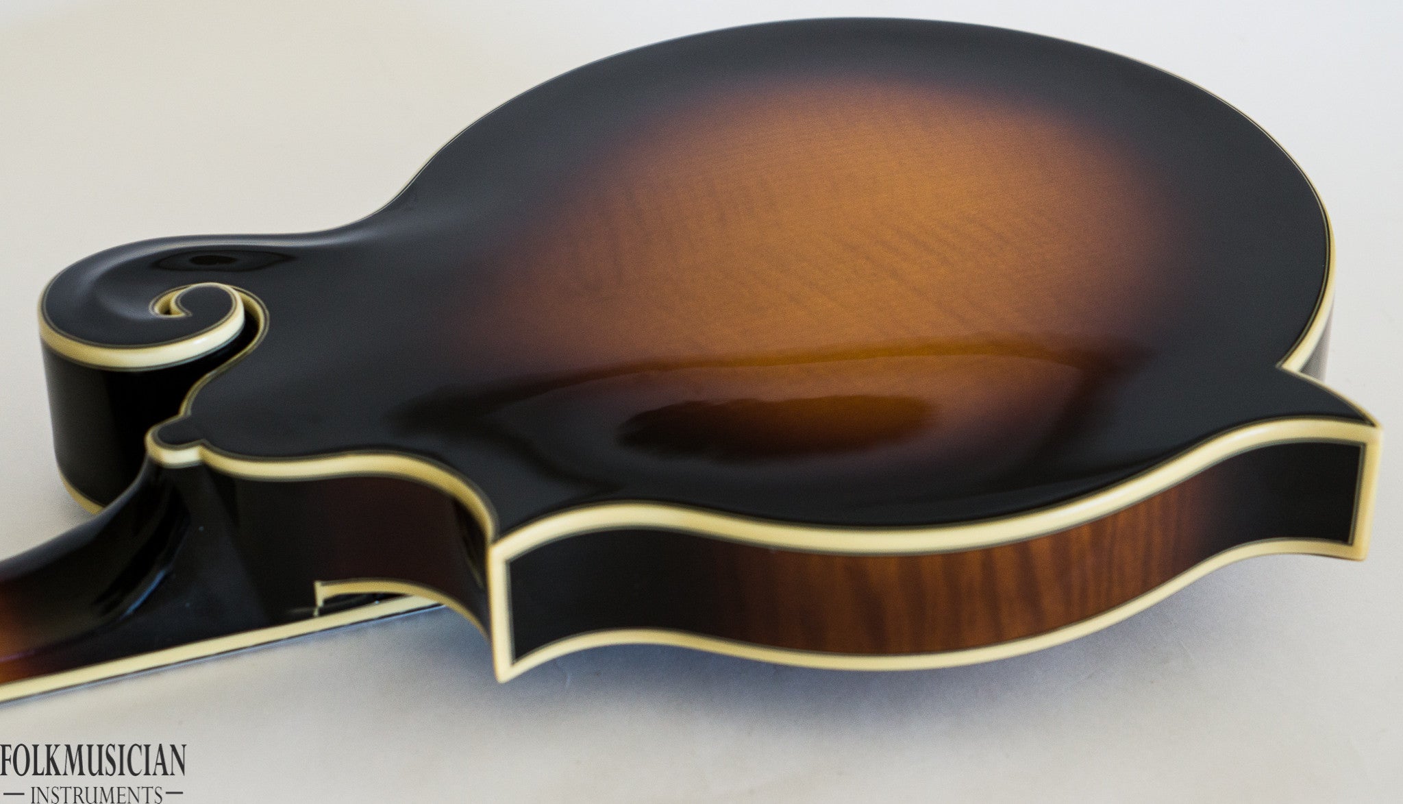 The Loar LM-700 Mandolin Performer - Folkmusician