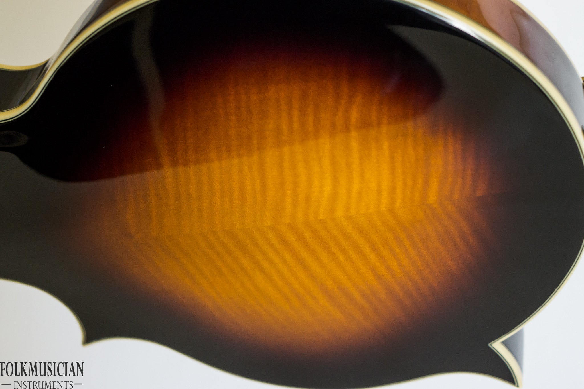 The Loar LM-700 Mandolin Performer - Folkmusician