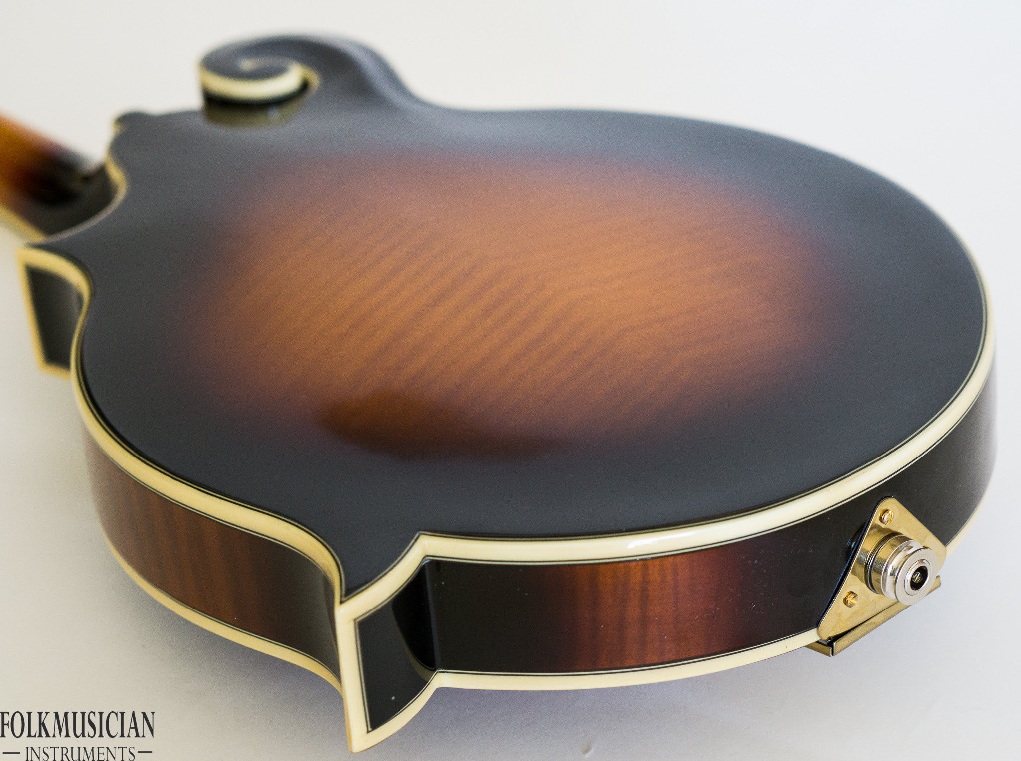 The Loar LM-700 Mandolin Performer - Folkmusician